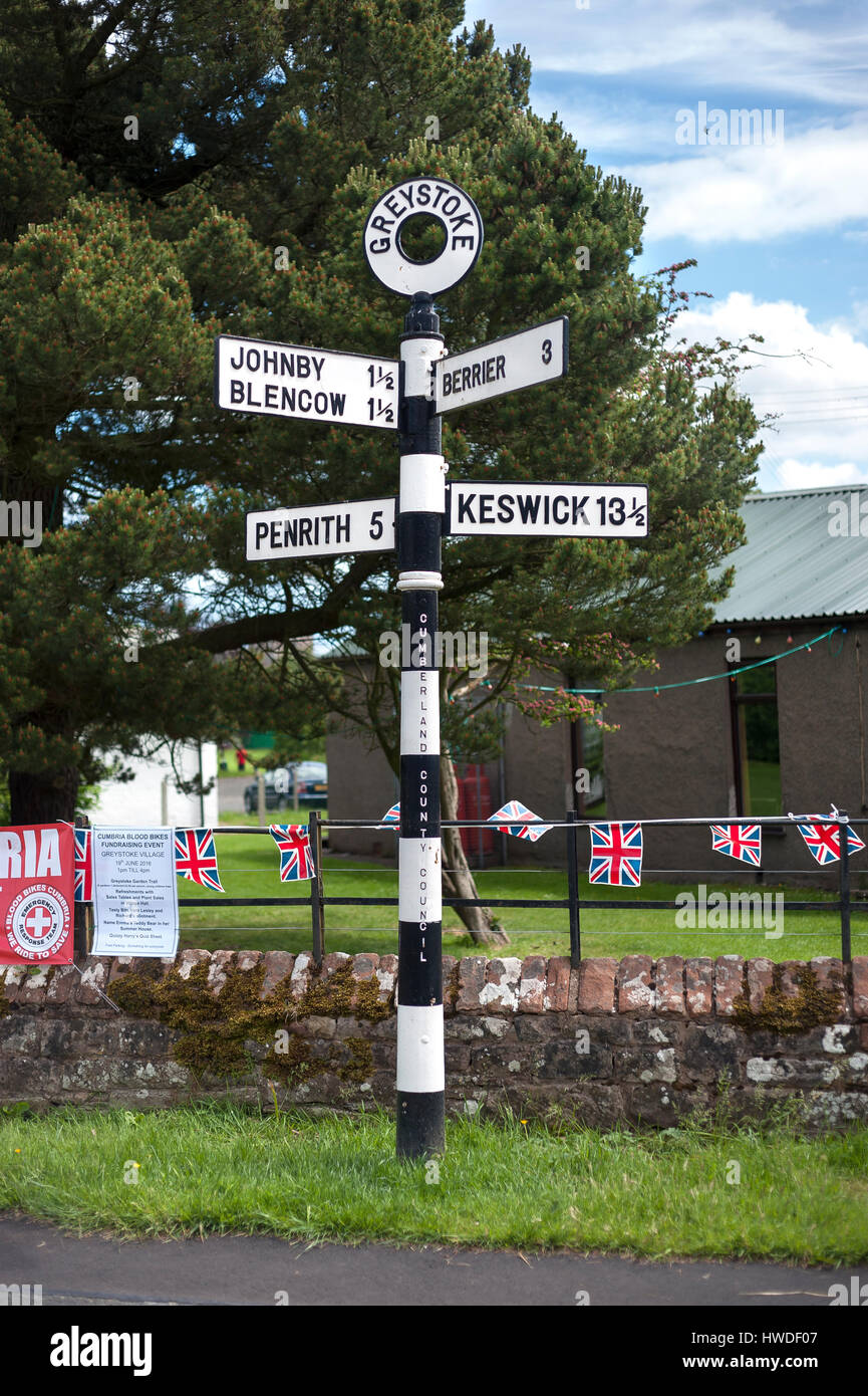 Old signpost village hi-res stock photography and images - Alamy