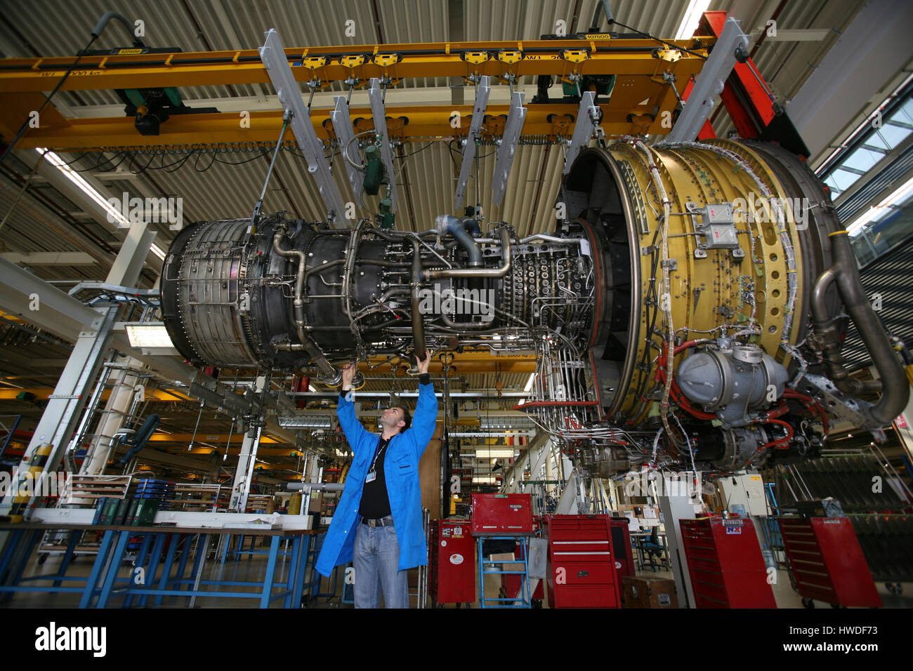 maintenance of jet engines at schiphol Stock Photo - Alamy