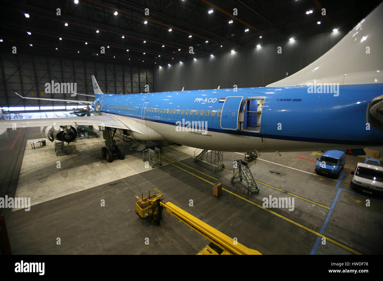 maintenance of jet engines at schiphol Stock Photo - Alamy