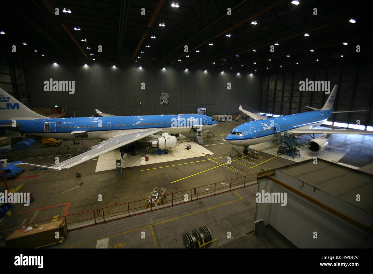 maintenance of jet engines at schiphol Stock Photo - Alamy