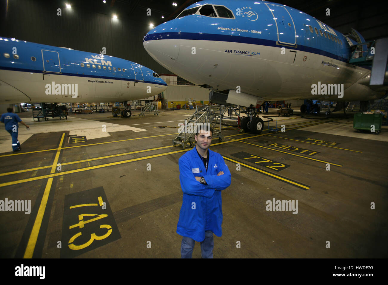 maintenance of jet engines at schiphol Stock Photo - Alamy