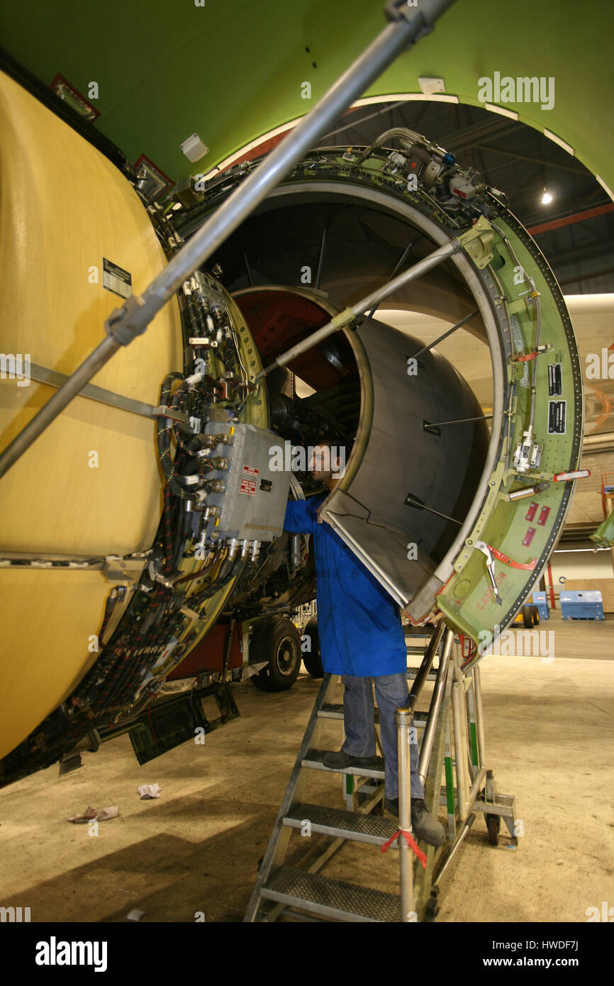 maintenance of jet engines at schiphol Stock Photo - Alamy
