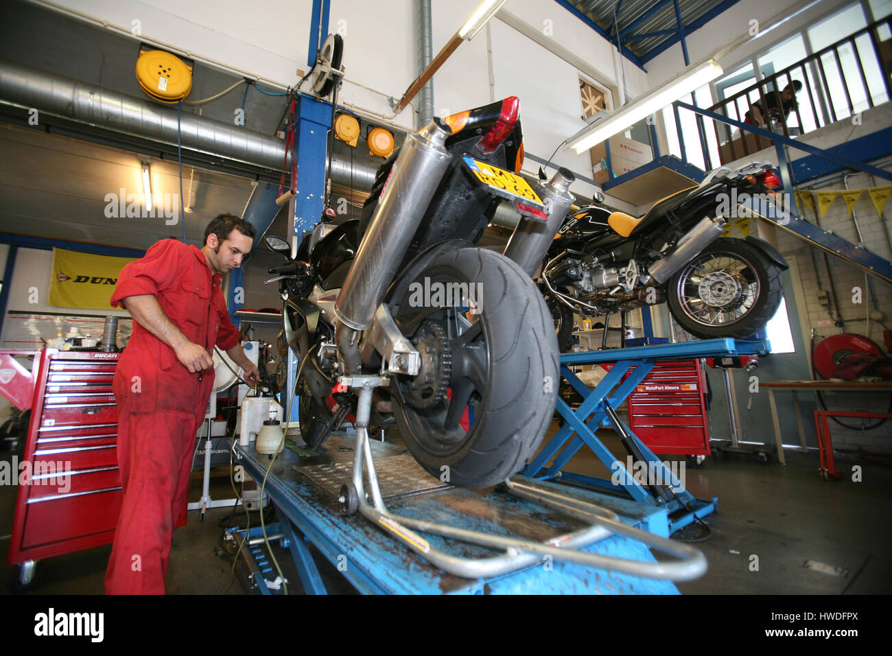 motor mechanic at work Stock Photo - Alamy