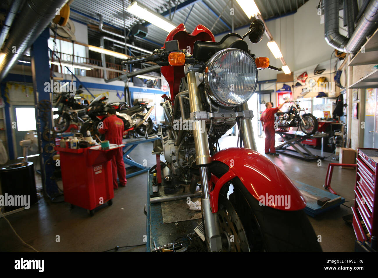 motor mechanic at work, maintaining engines in a workshop Stock Photo ...