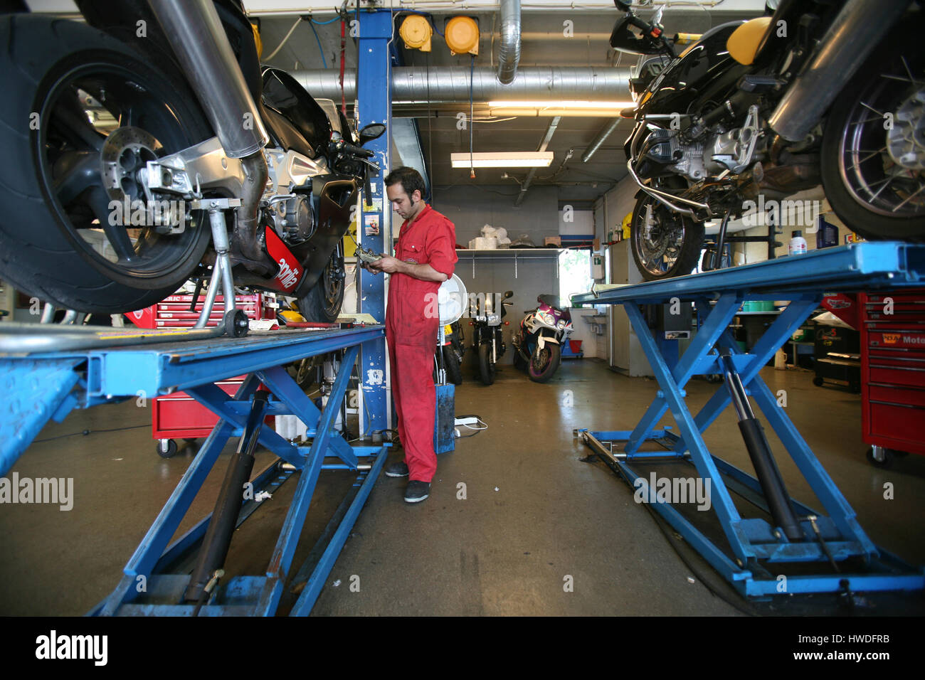 motor mechanic at work, maintaining engines in a workshop Stock Photo ...
