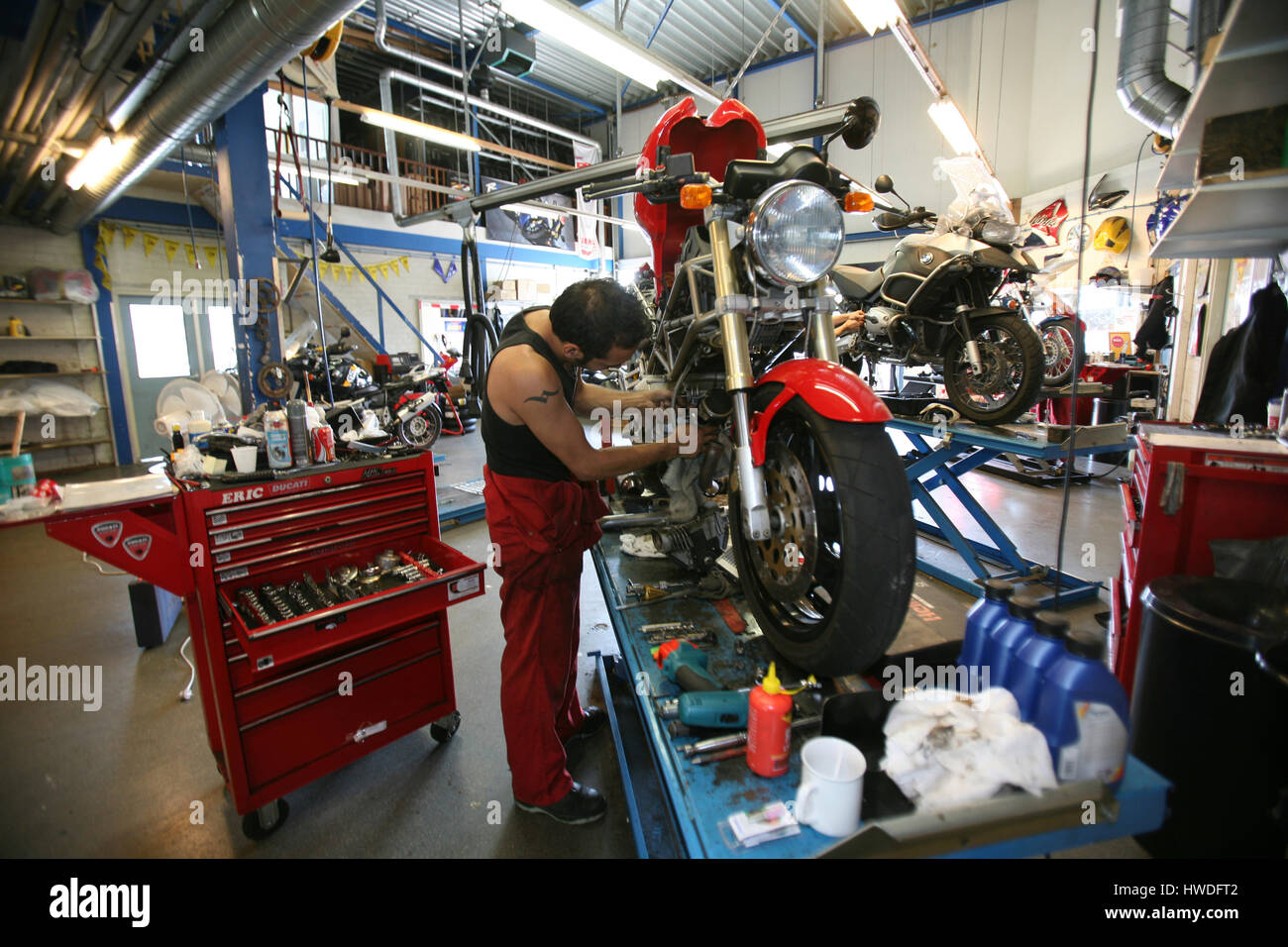 motor mechanic at work, maintaining engines in a workshop Stock Photo ...