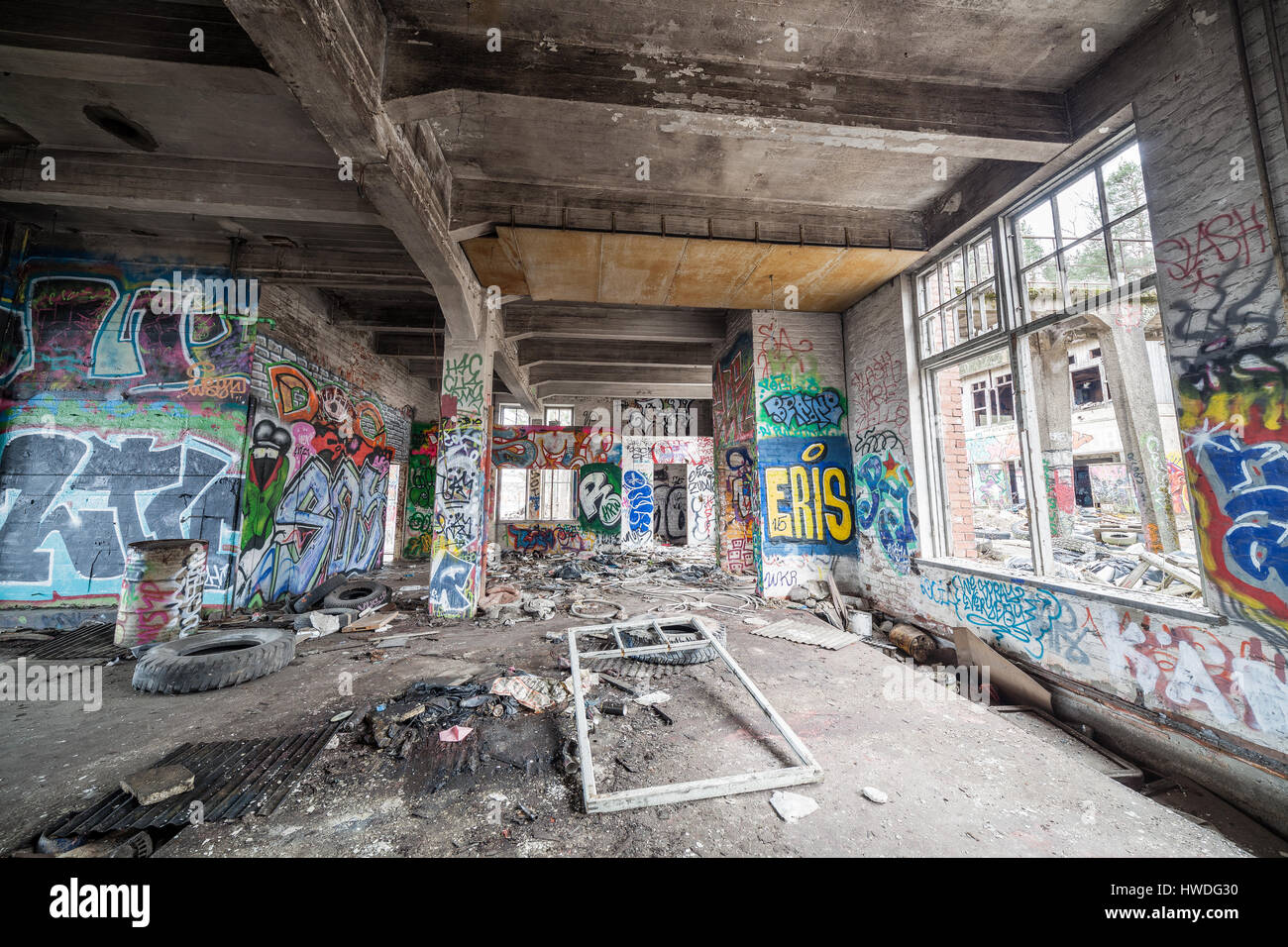 Abandoned old factory building Stock Photo - Alamy