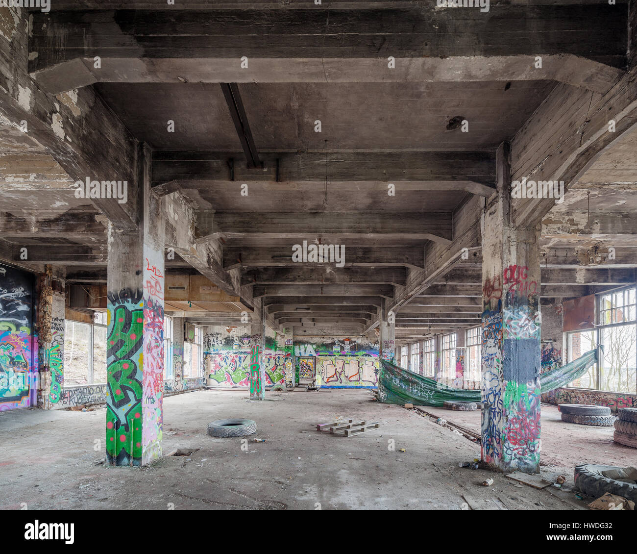 Abandoned old factory building Stock Photo - Alamy