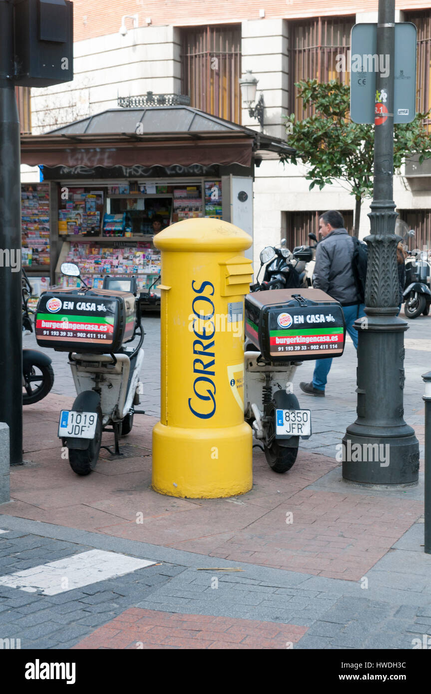 Yellow Spanish Post box. Photographed in Madrid, Spain Stock Photo - Alamy
