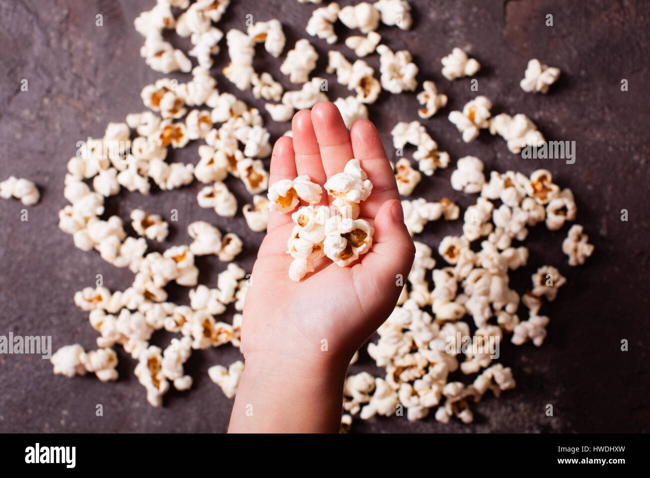 Hand palm popcorn hi-res stock photography and images - Alamy