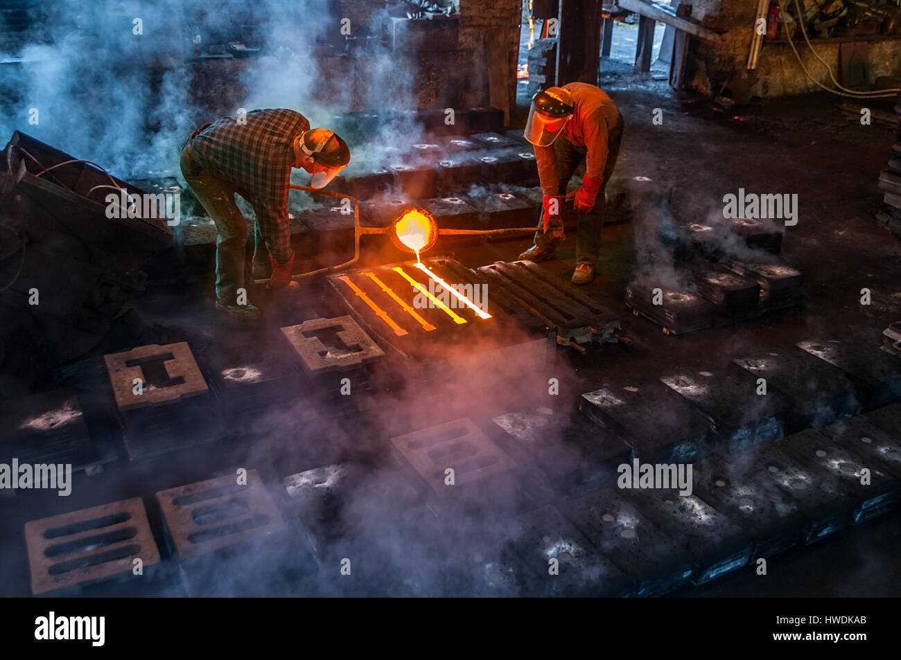 Molten iron hi-res stock photography and images - Alamy