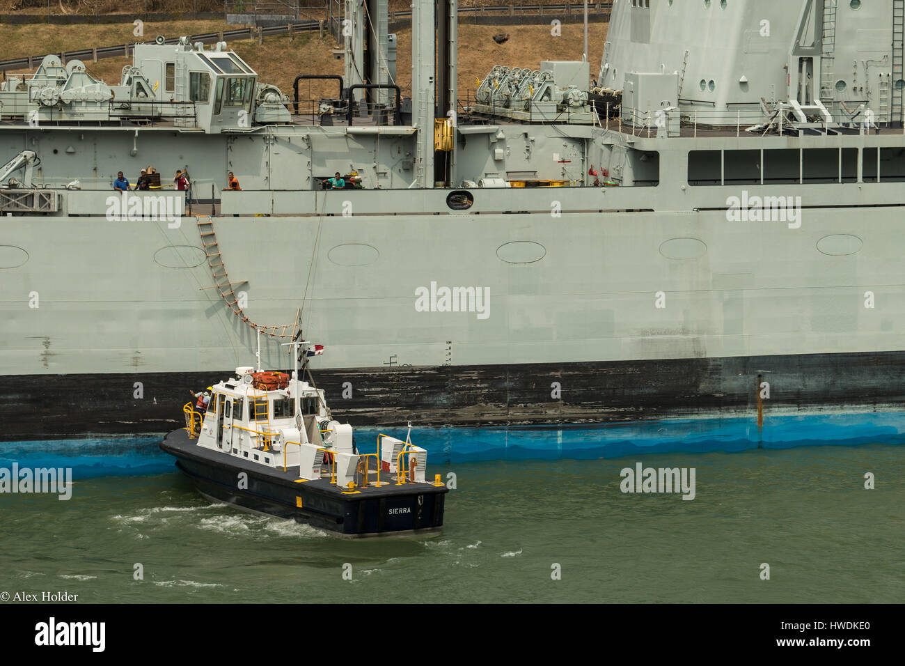 Pilot boat panama canal hi-res stock photography and images - Alamy