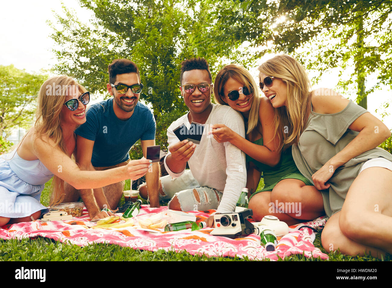 New film friends hi-res stock photography and images - Alamy