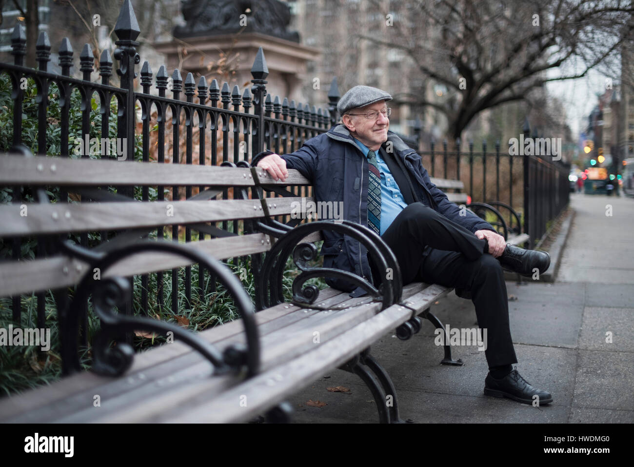 Man sitting on park bench smiling, Manhattan, New York, USA Stock Photo ...