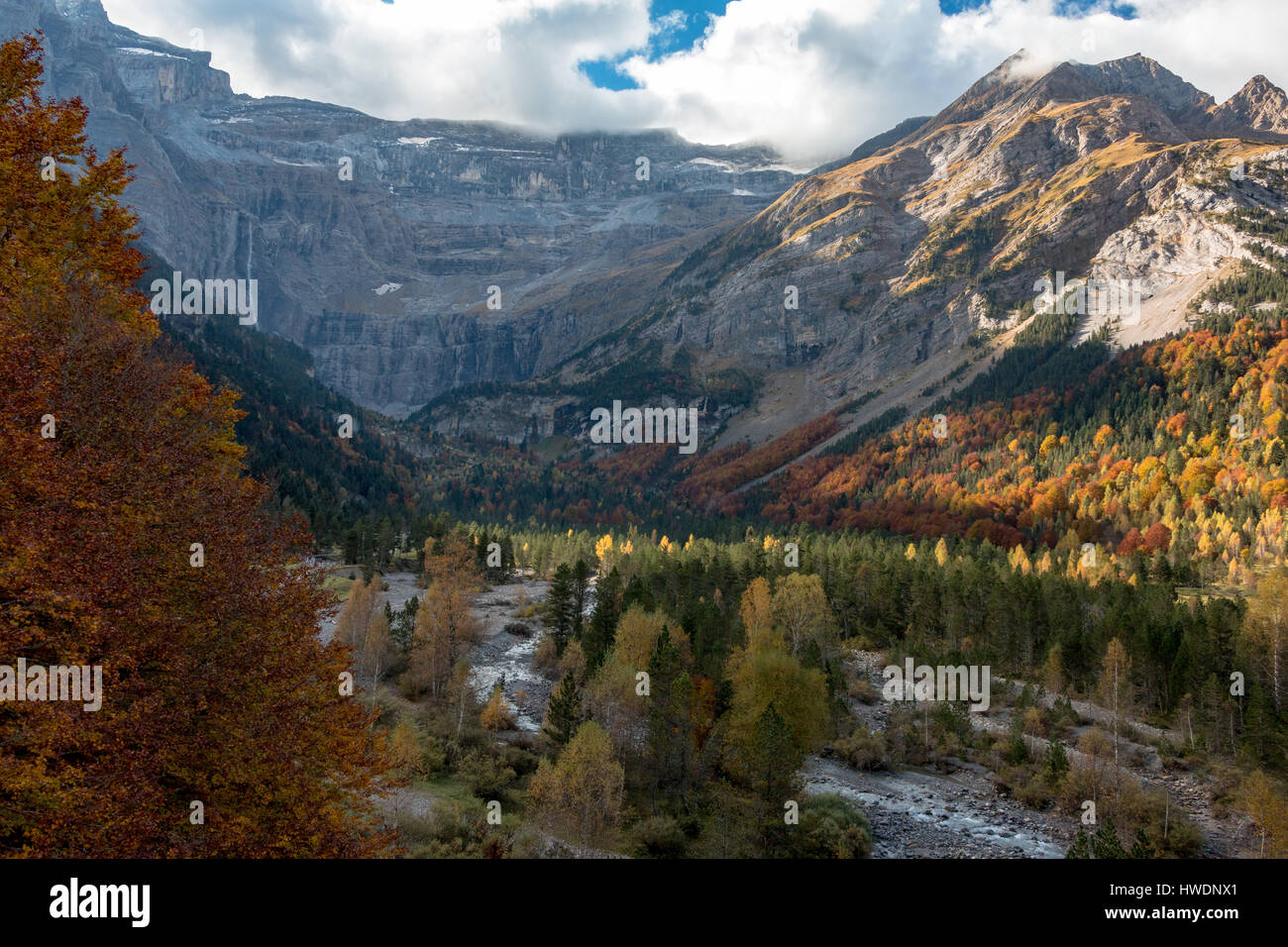 Cirque valley hi-res stock photography and images - Alamy