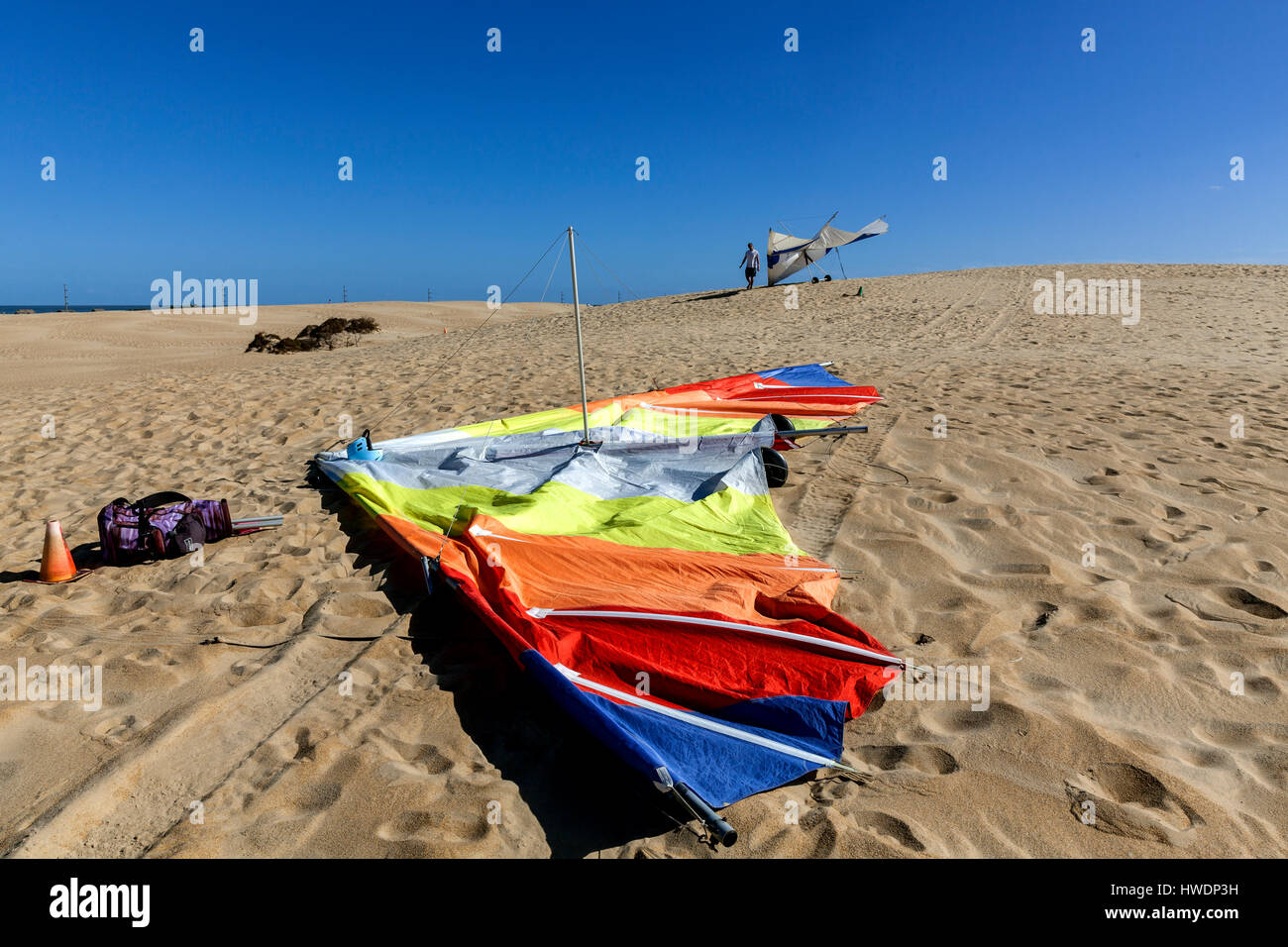 Jockey's ridge state park hang gliding hi-res stock photography and ...