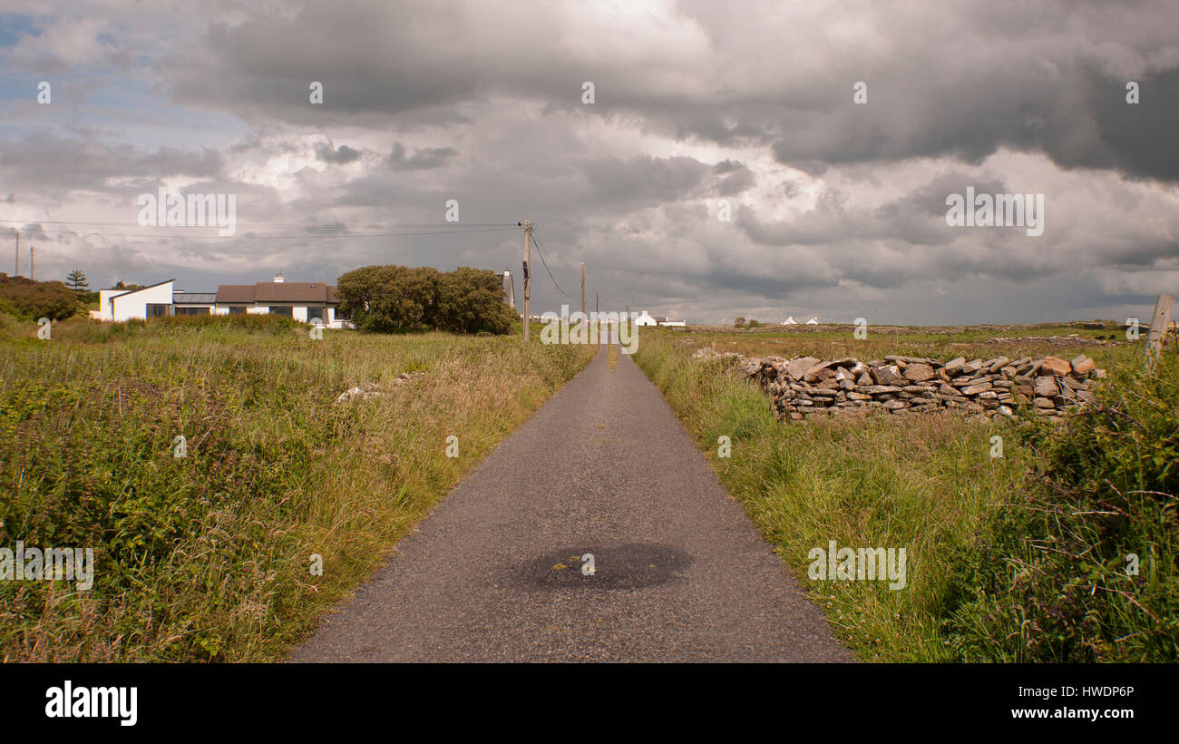 Country roads hi-res stock photography and images - Alamy
