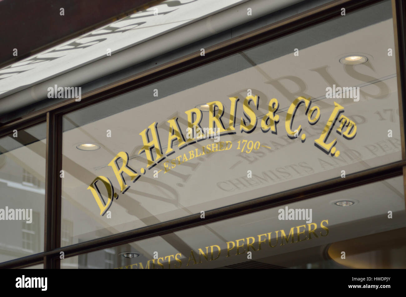 Perfumers hi-res stock photography and images - Alamy