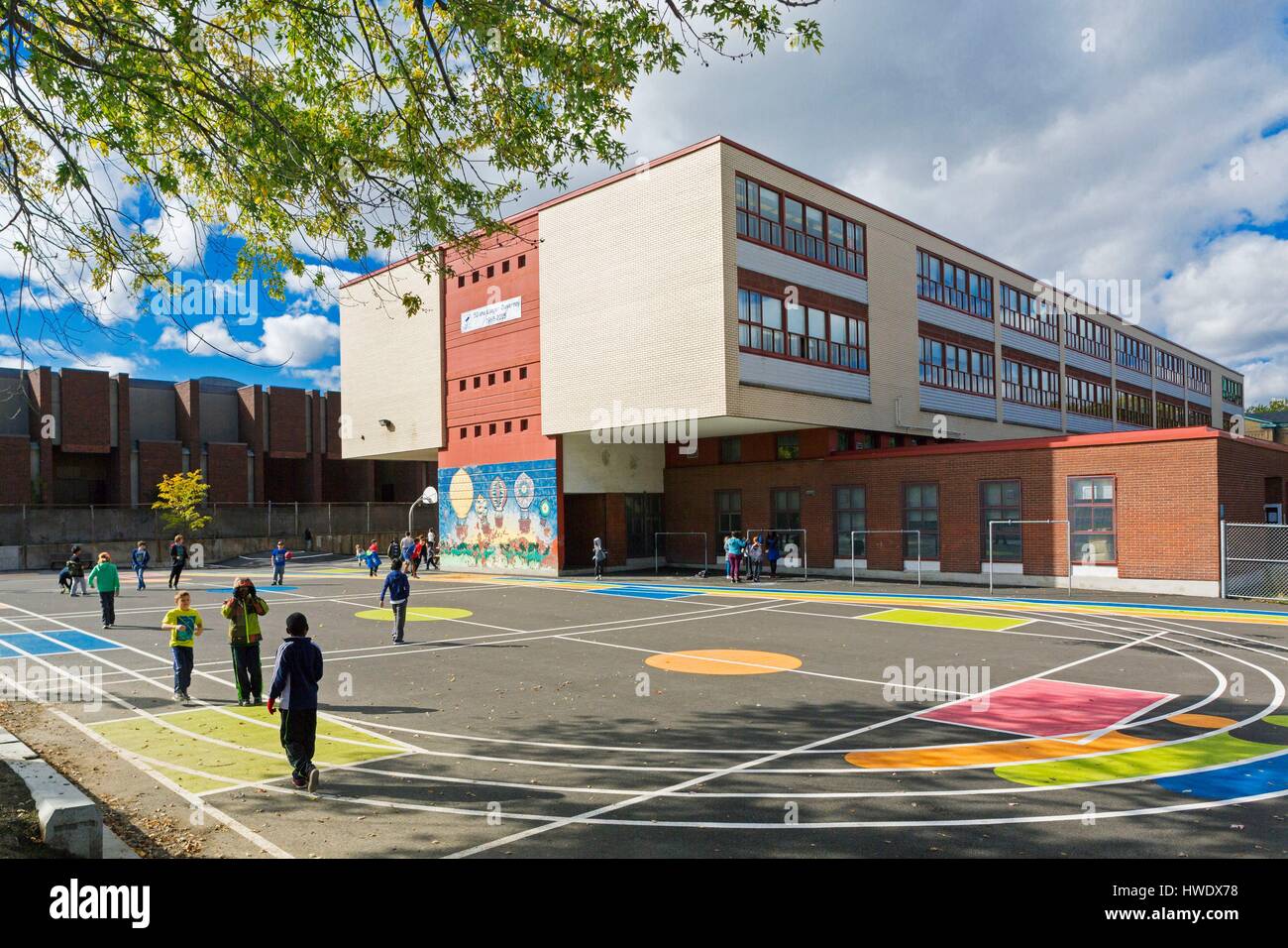 Primary school playground hi-res stock photography and images - Alamy