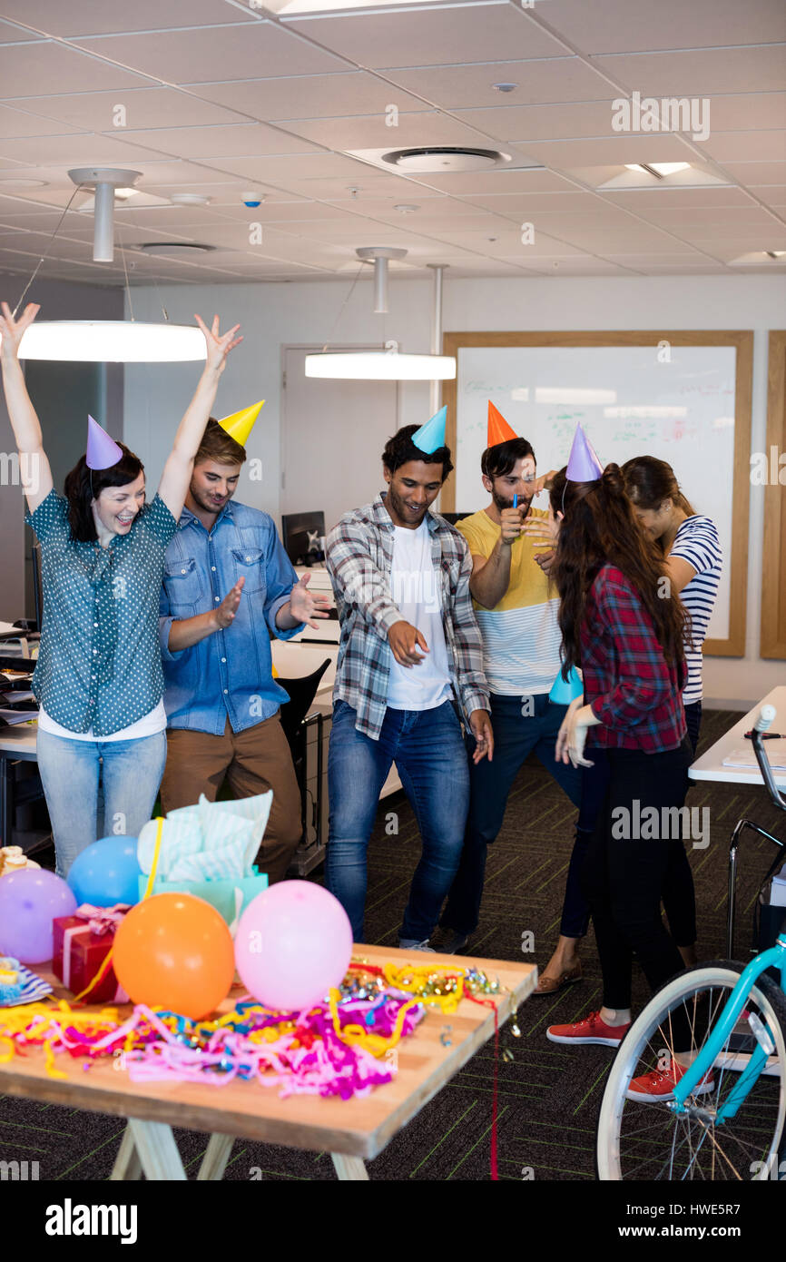 Office table woman dancing hi-res stock photography and images - Alamy