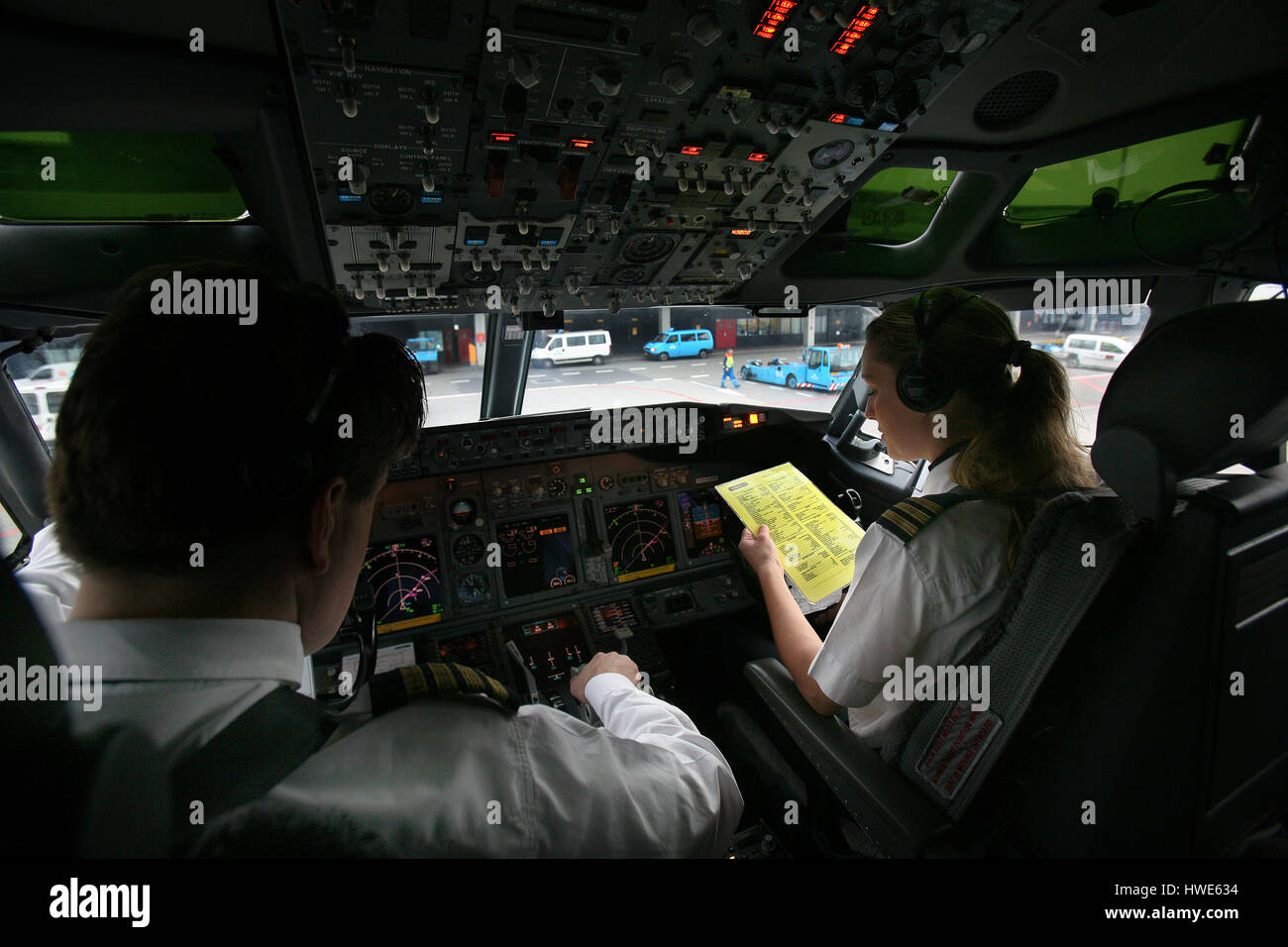 Boeing 737 cockpit transavia hi-res stock photography and images - Alamy
