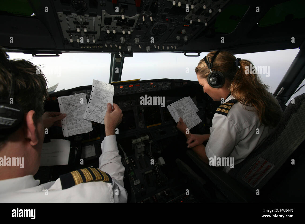 Boeing 737 cockpit transavia hi-res stock photography and images - Alamy
