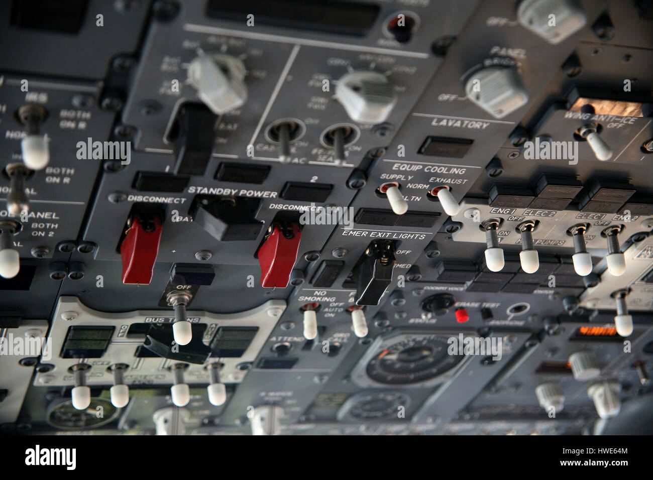 Boeing 737 cockpit transavia hi-res stock photography and images - Alamy
