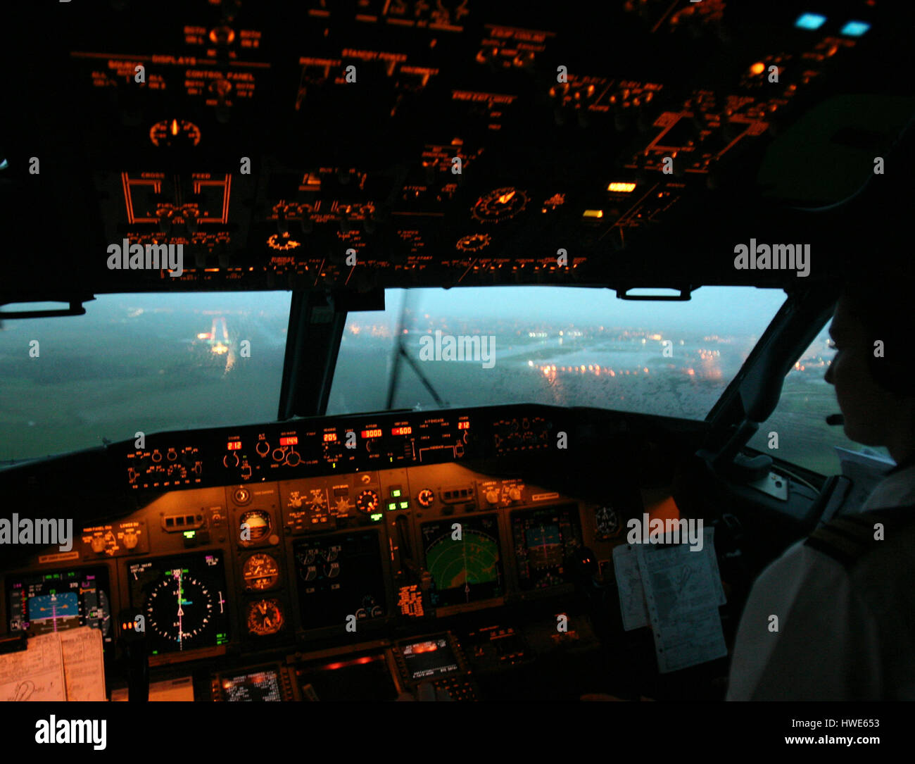 Boeing 737 cockpit transavia hi-res stock photography and images - Alamy