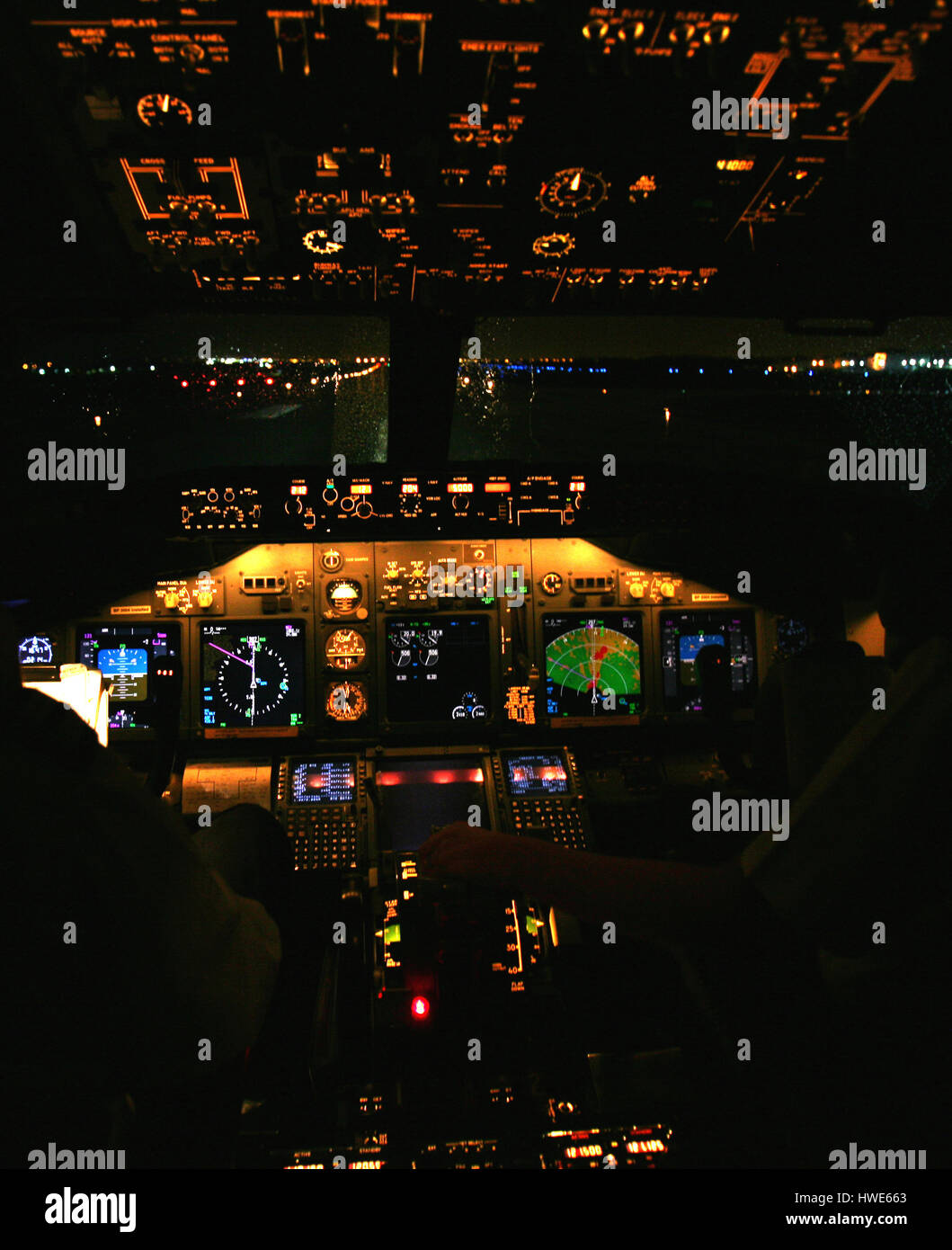 pilote and co pilote in a boeing 737 Stock Photo - Alamy