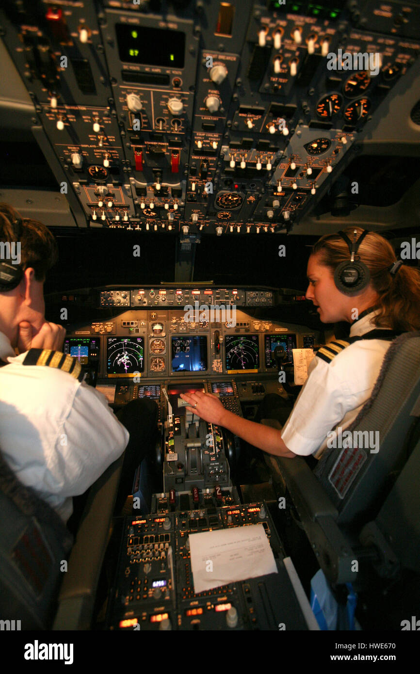 Boeing 737 cockpit transavia hi-res stock photography and images - Alamy