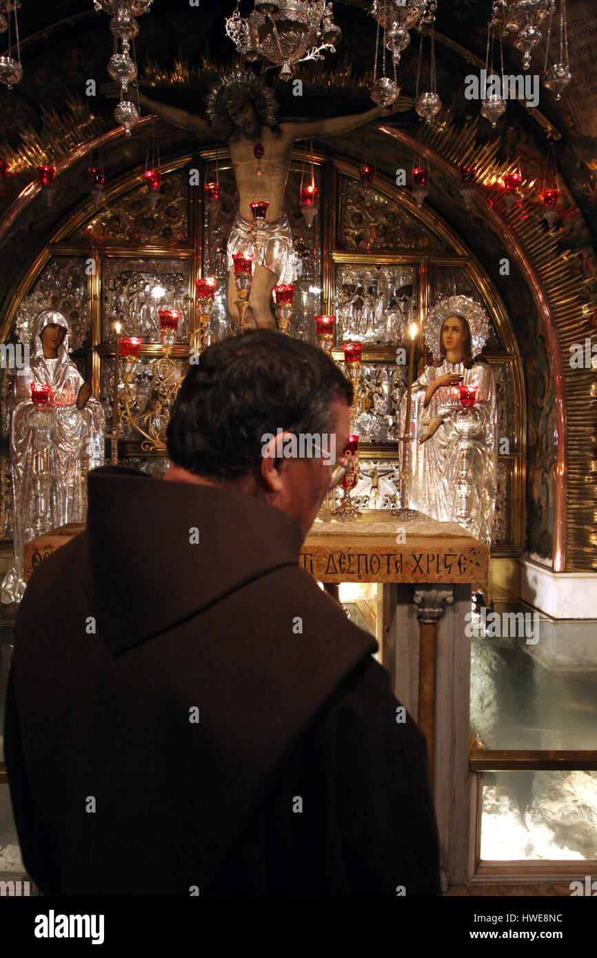 Via Dolorosa, 12th Stations of the Cross. The pilgrims who visit the ...