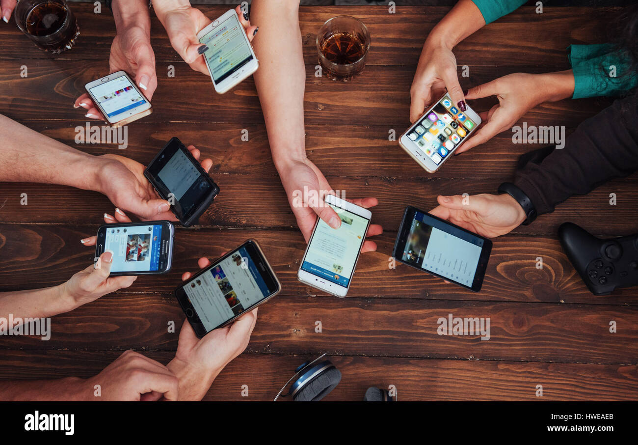 Many people using smart devices hi-res stock photography and images - Alamy