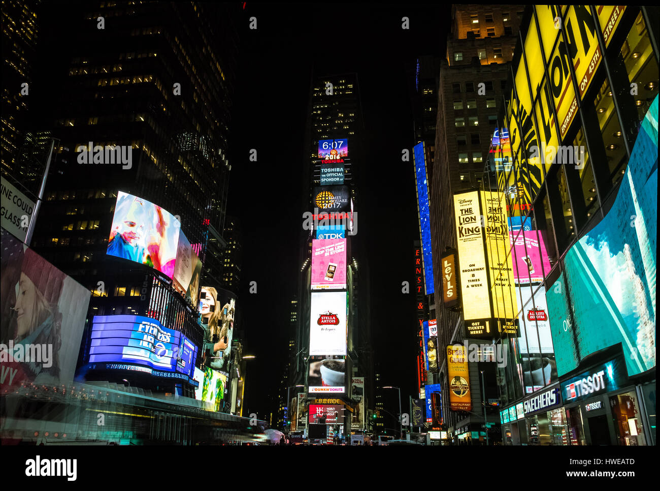 Times square with lights at night hi-res stock photography and images ...