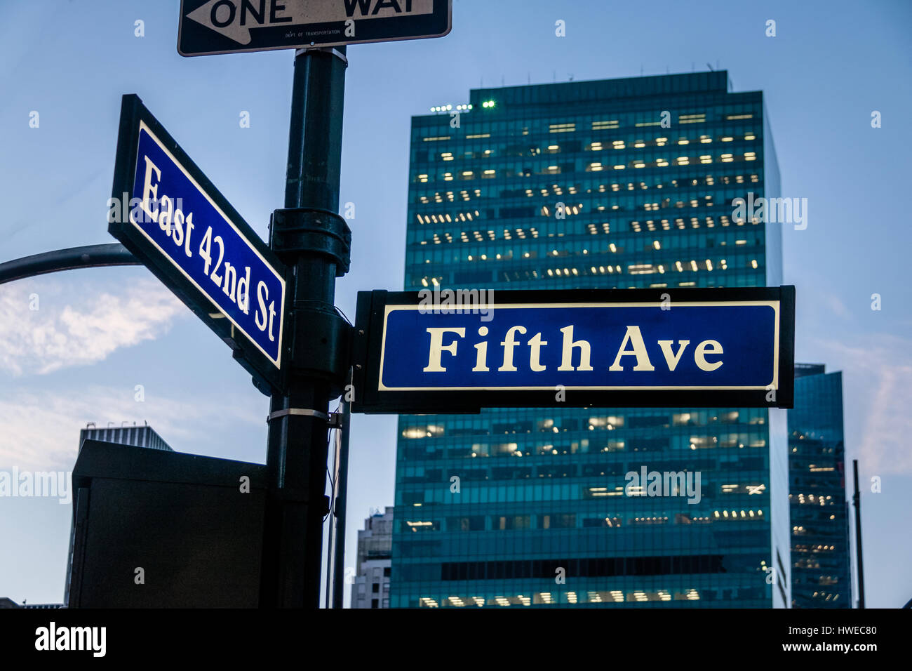 42nd street sign hi-res stock photography and images - Alamy