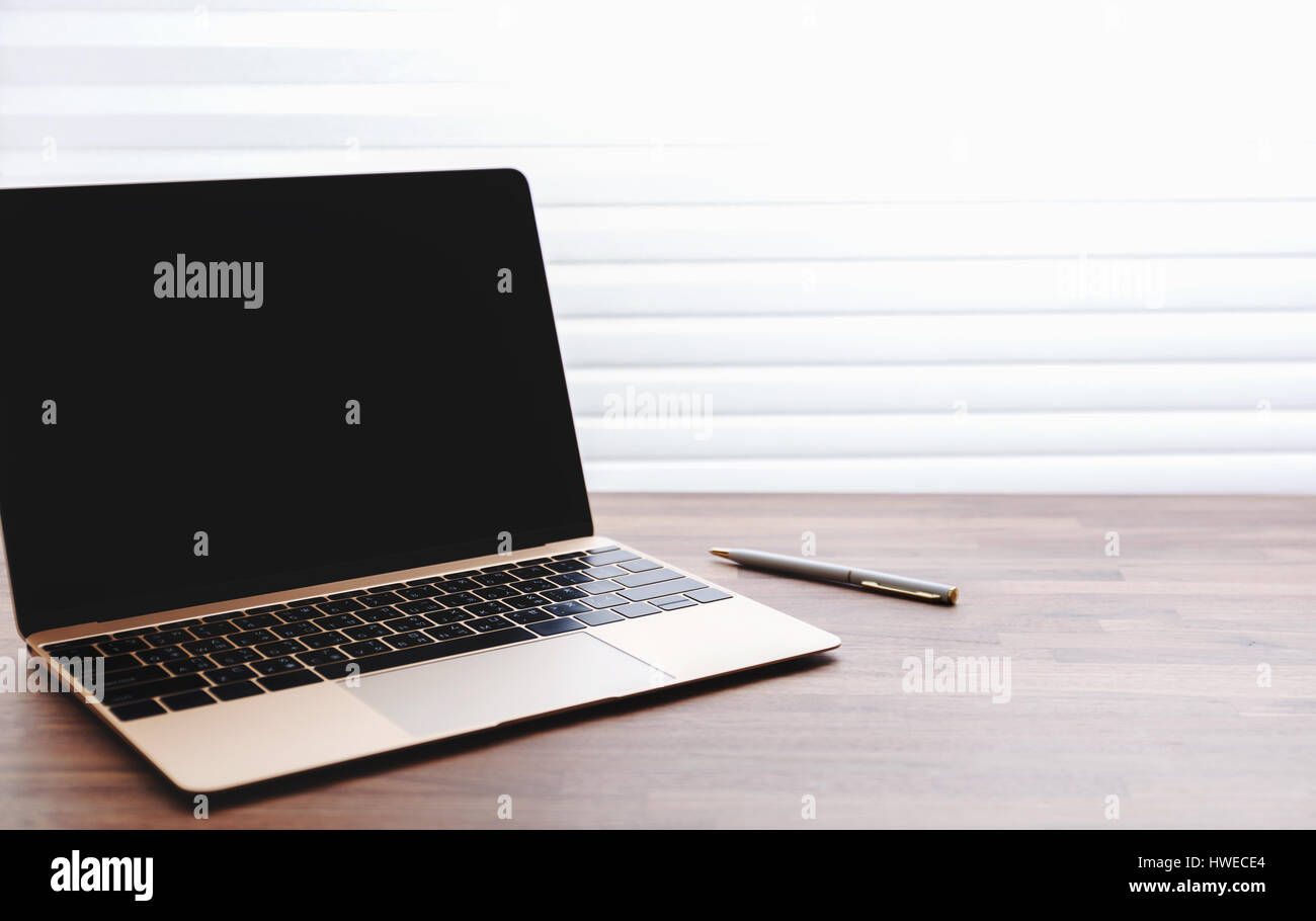 Pen laptop office table hi-res stock photography and images - Alamy