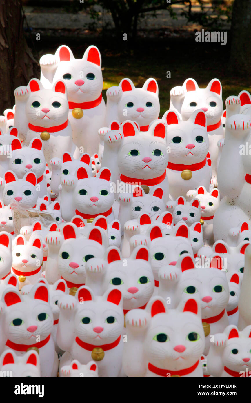 The Maneki Neko at Gotokuji Temple Tokyo Japan Stock Photo - Alamy