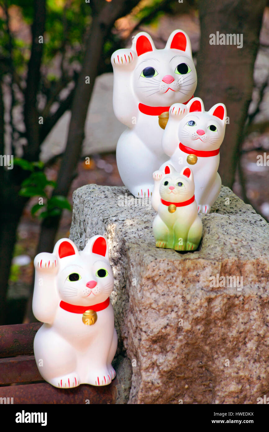 The Maneki Neko at Gotokuji Temple Tokyo Japan Stock Photo - Alamy