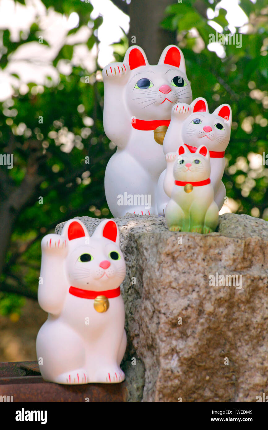The Maneki Neko at Gotokuji Temple Tokyo Japan Stock Photo - Alamy