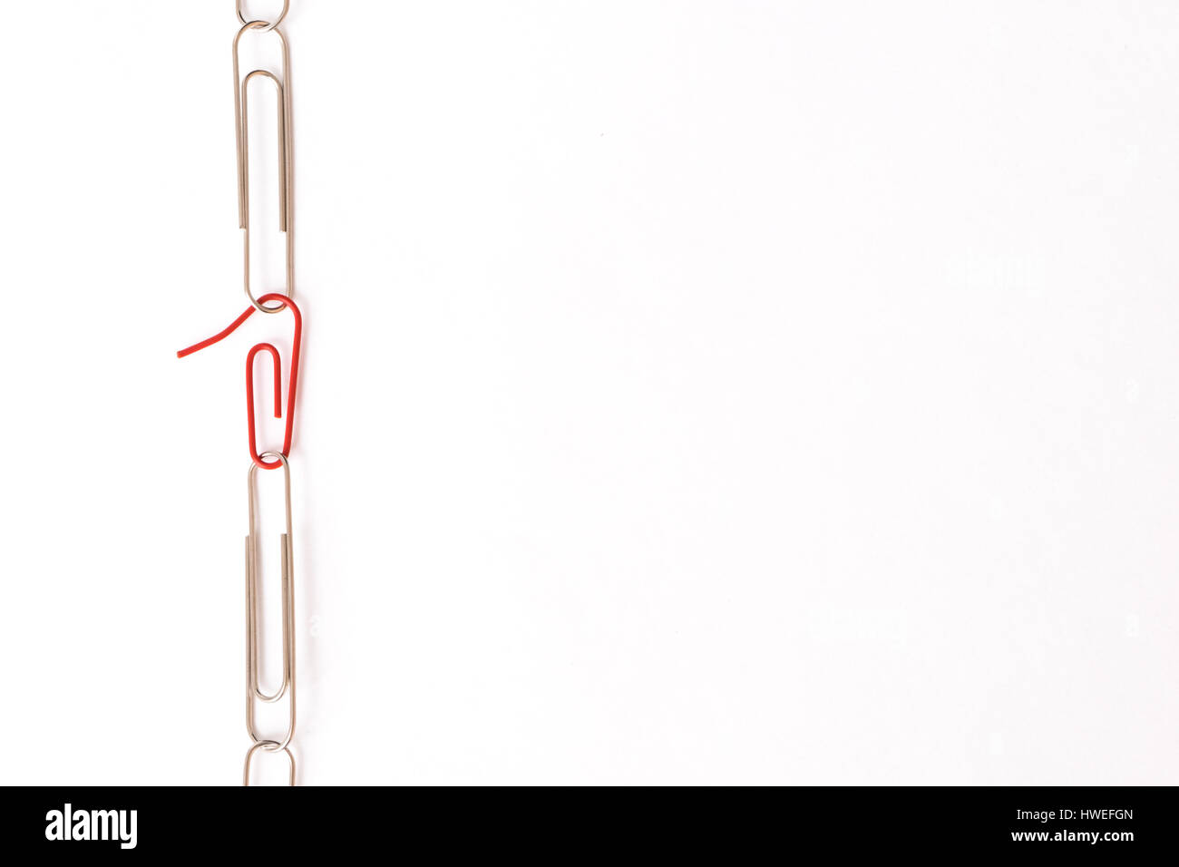 Chain Made Of Paper Clips Meaning Teamwork And Cooperation Stock Photo Alamy chain-made-of-paper-clips-meaning-teamwork-and-cooperation-stock-photo-alamy