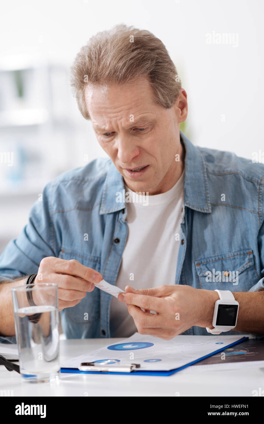 Surprised male person reading notes Stock Photo - Alamy