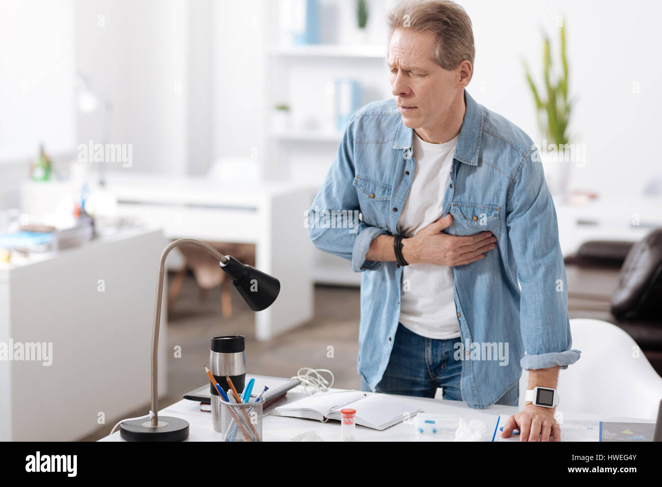 Man heart attack at work hi-res stock photography and images - Alamy