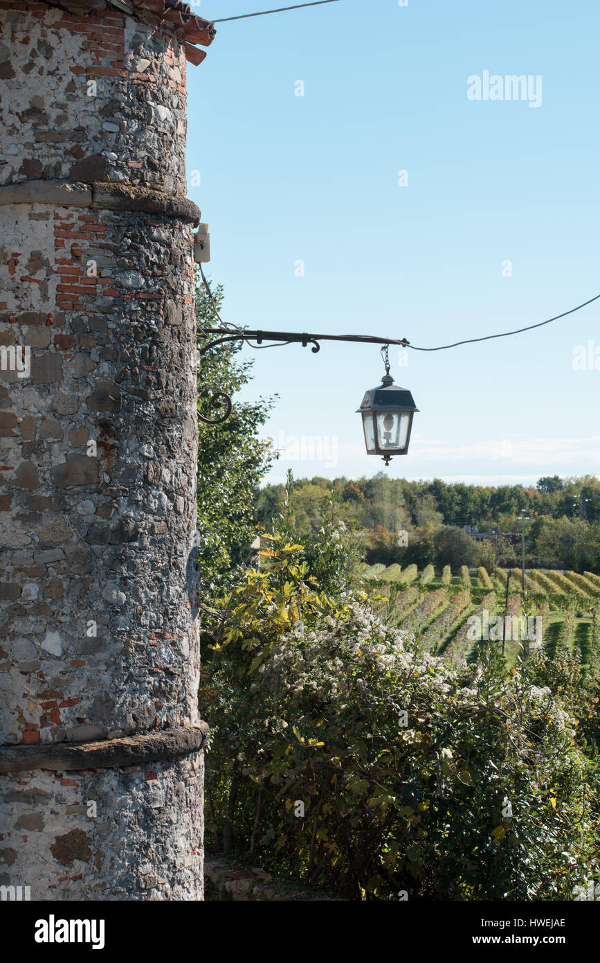 Autumn colors in the ancient village. Between towers and vineyards ...
