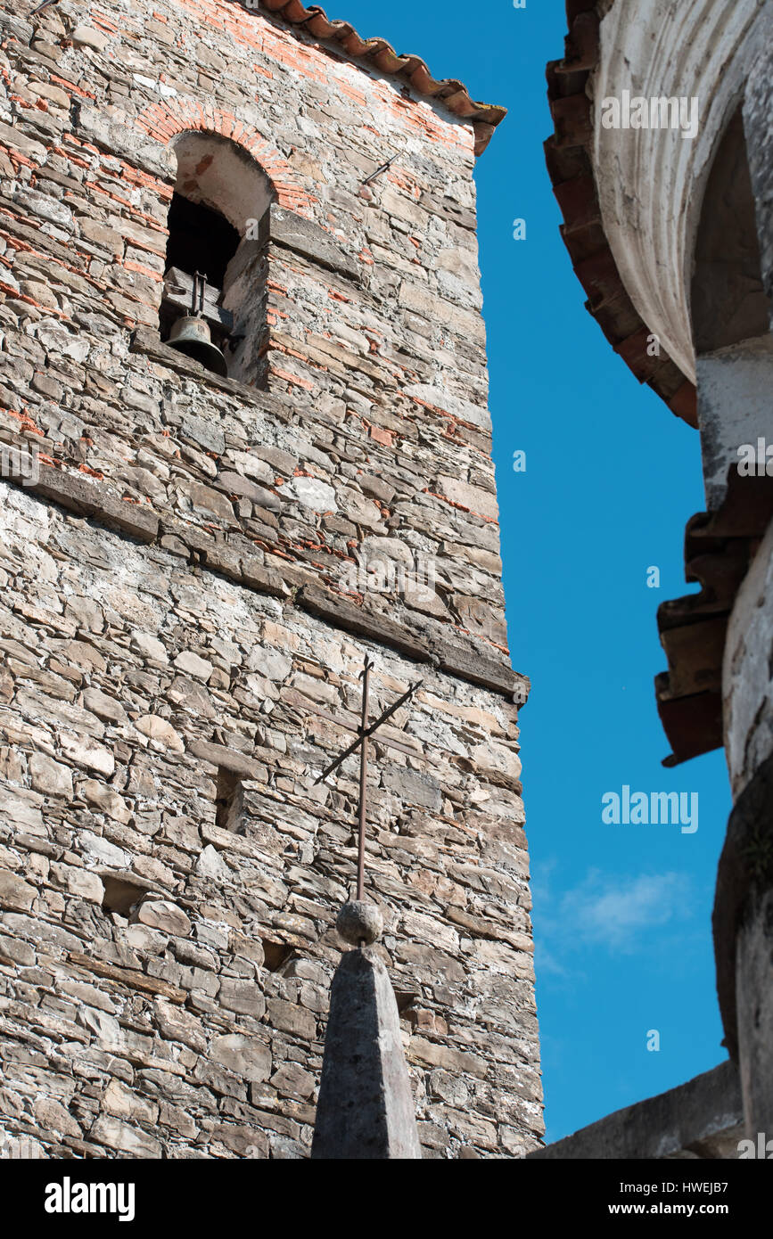 Autumn colors in the ancient village. Between towers and vineyards ...