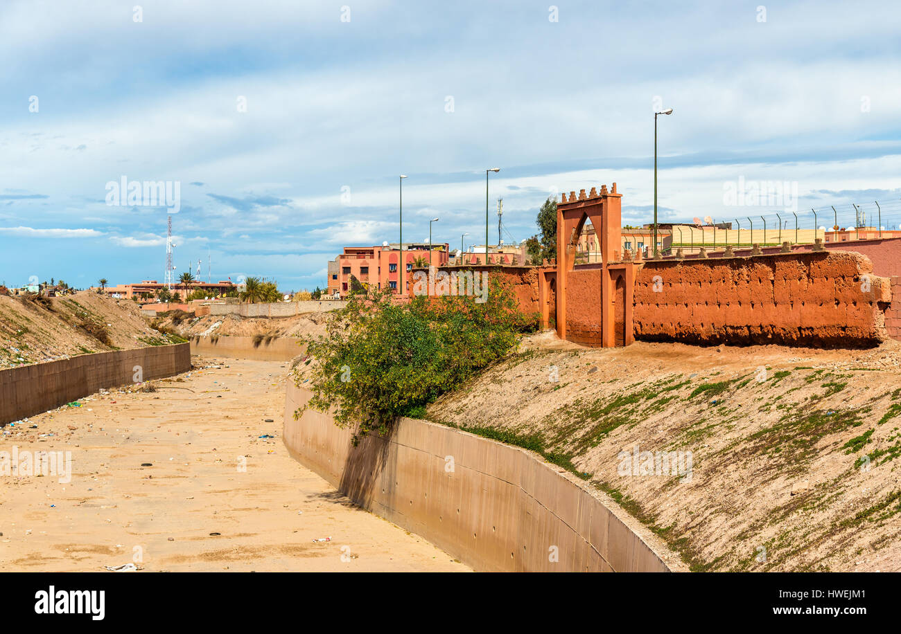 The dry Oued Issil river in Marrakesh, Morocco Stock Photo - Alamy