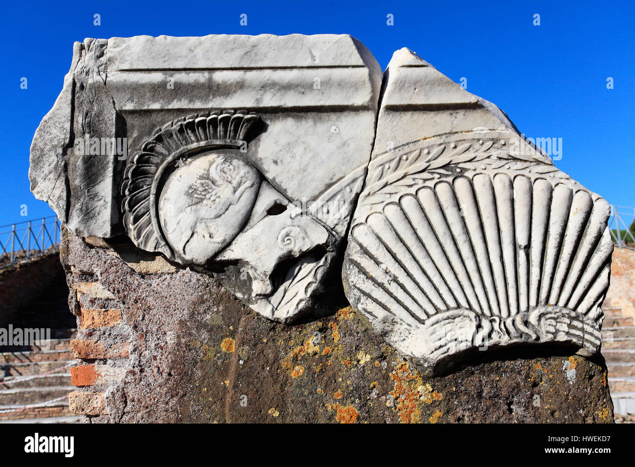 Elmo romano hi-res stock photography and images - Alamy