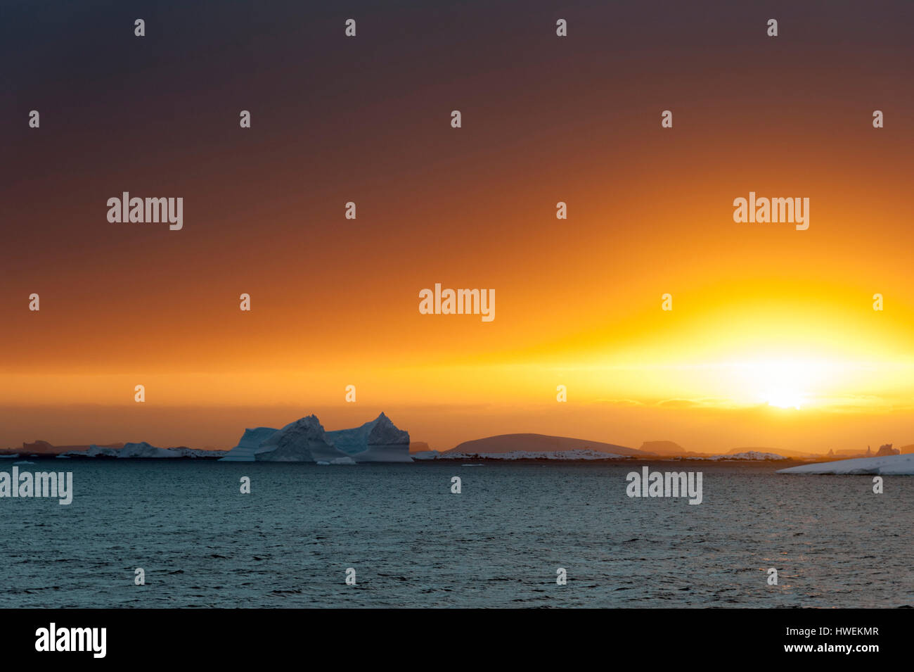 Antarctica Sunset Sunrise Stock Photos & Antarctica Sunset Sunrise ...