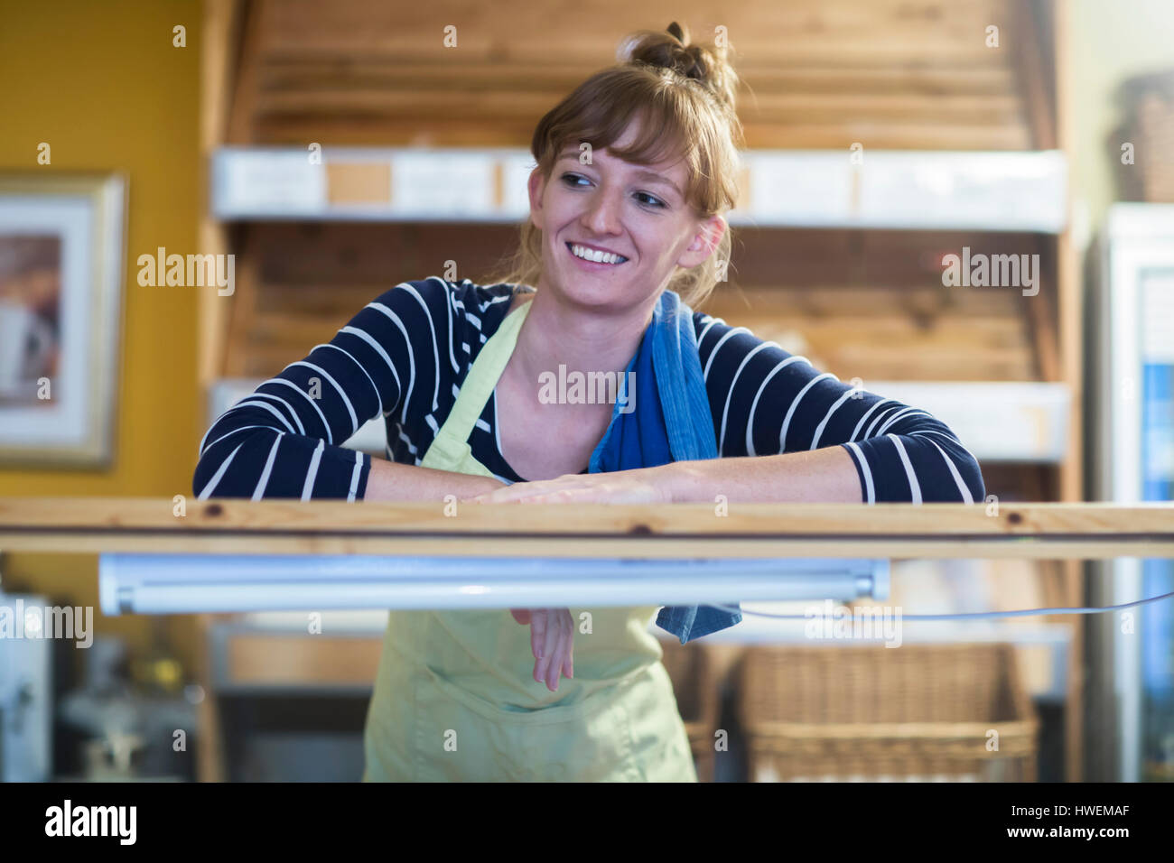 Woman smiling behind bakery counter hi-res stock photography and images ...
