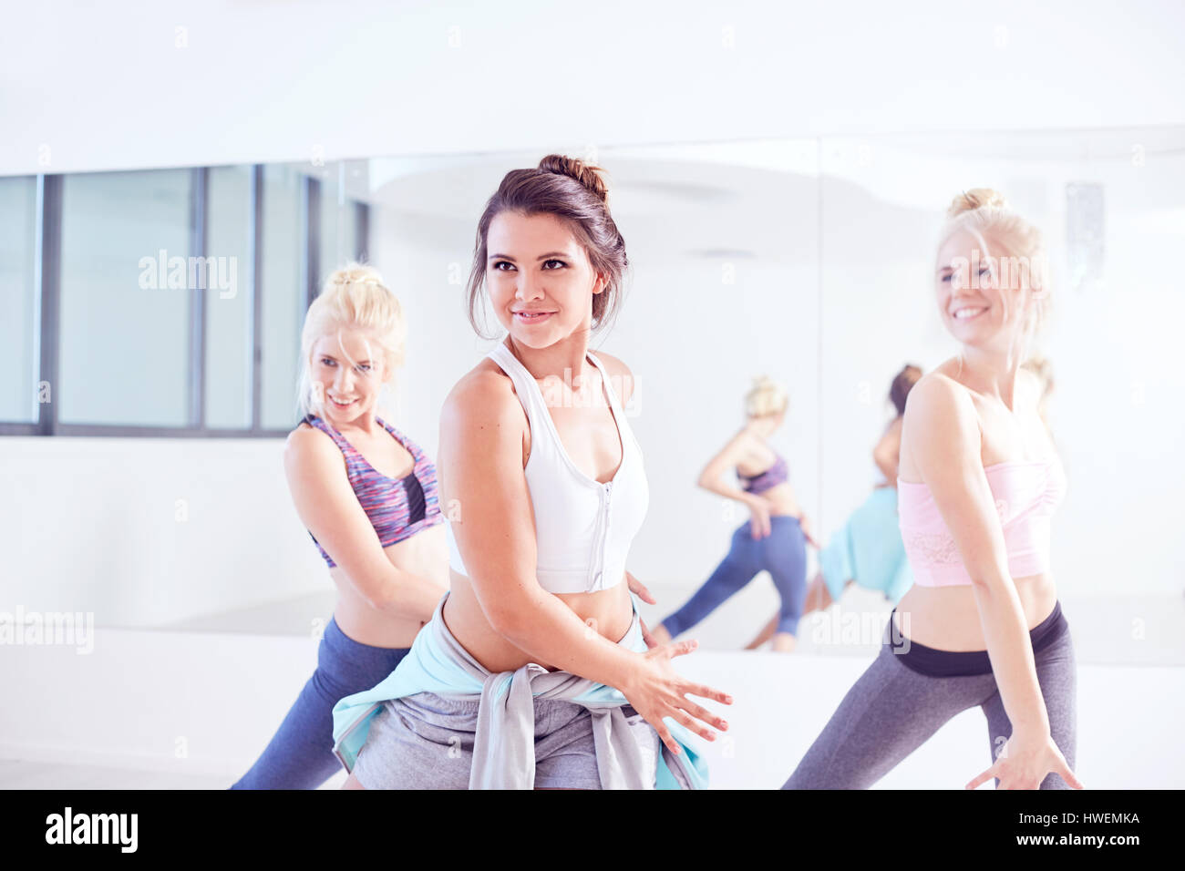 Young people practicing dance hi-res stock photography and images - Alamy