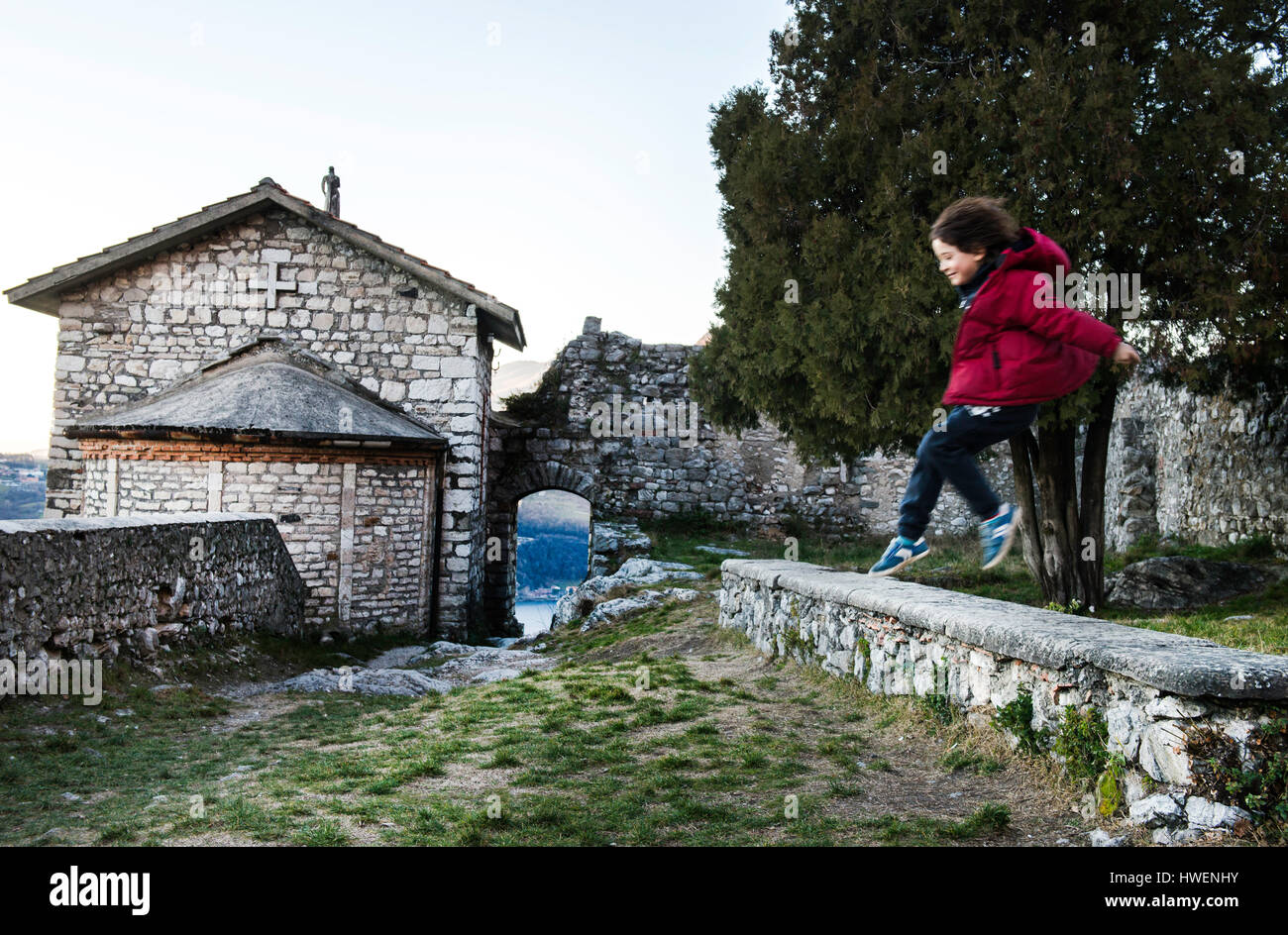 Jumping from the wall hi-res stock photography and images - Alamy