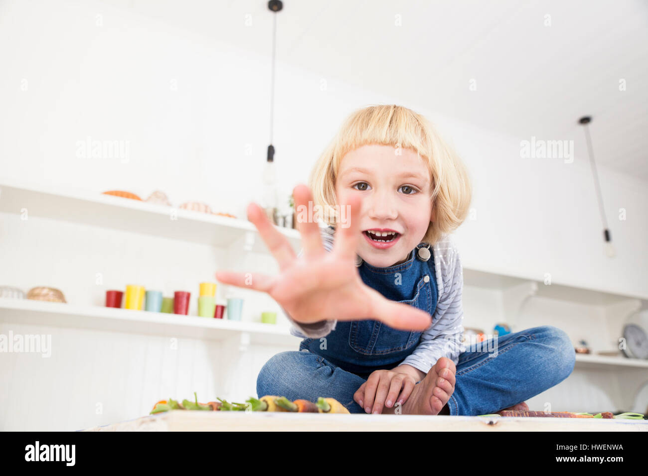 Counter hand hi-res stock photography and images - Alamy